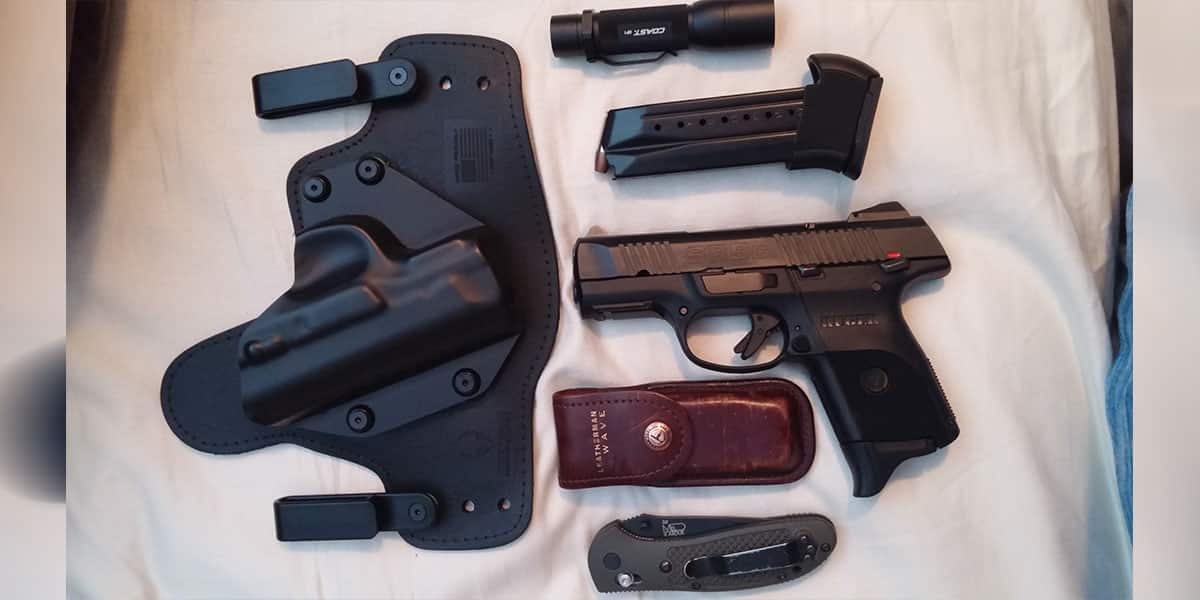 #DIGTHERIG - Markus And His Ruger SR9c In An Alien Gear Holster ...